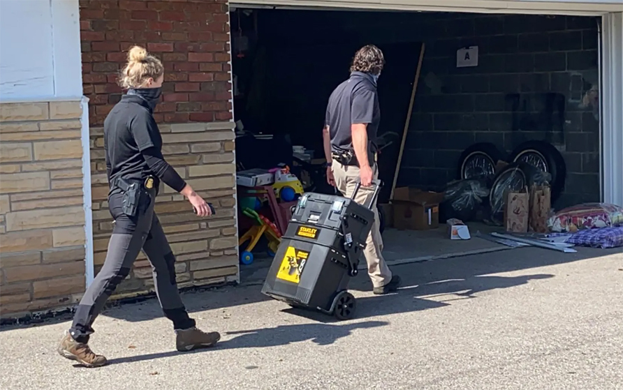 FBI searches homes, turns up heat on Detroit council members